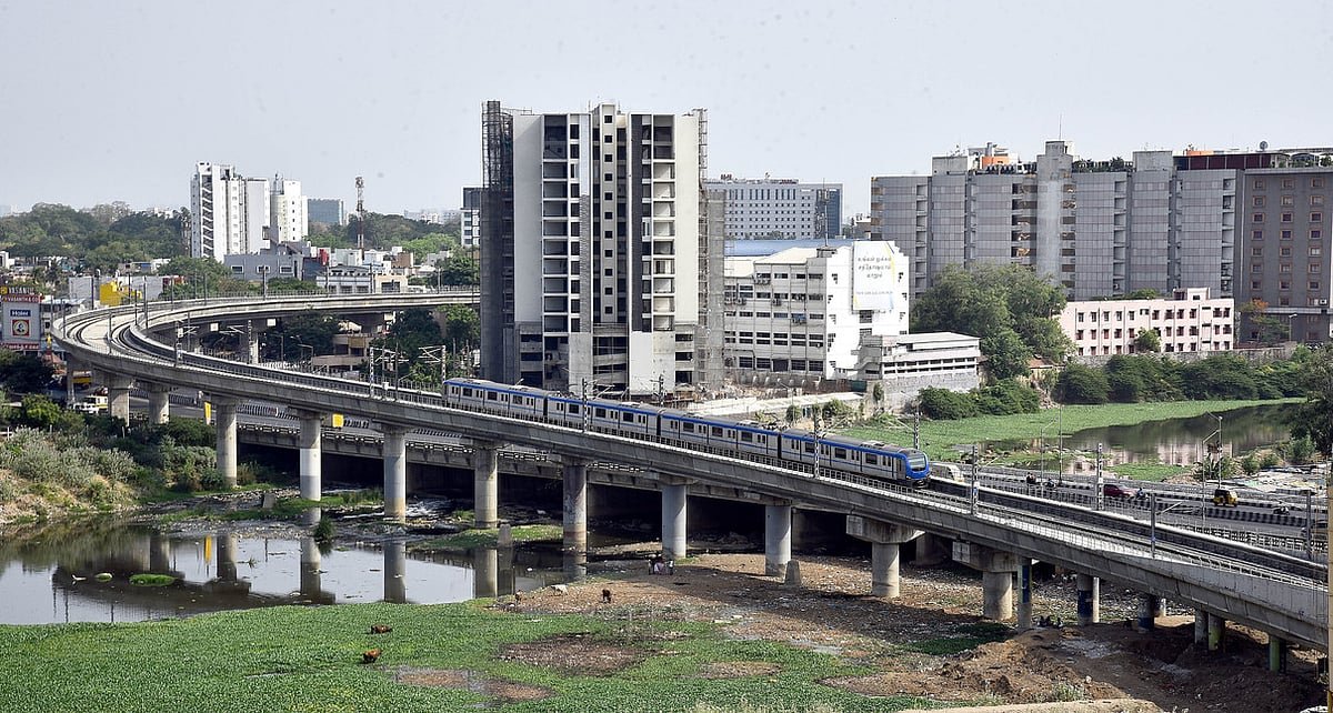 Passenger jumped onto the Chennai Metro rail tracks! Service disruption ...